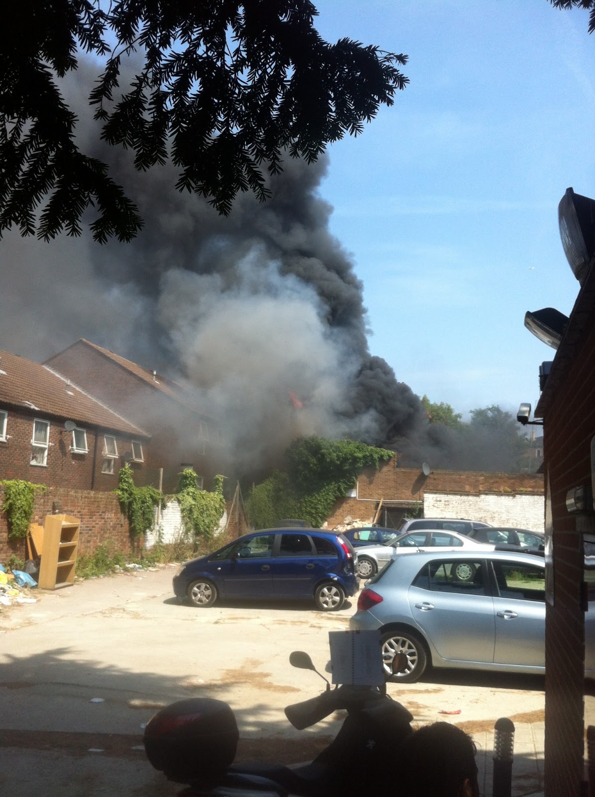 Streatham Green News: Explosion and fire next to the Glebe on Prentis Road